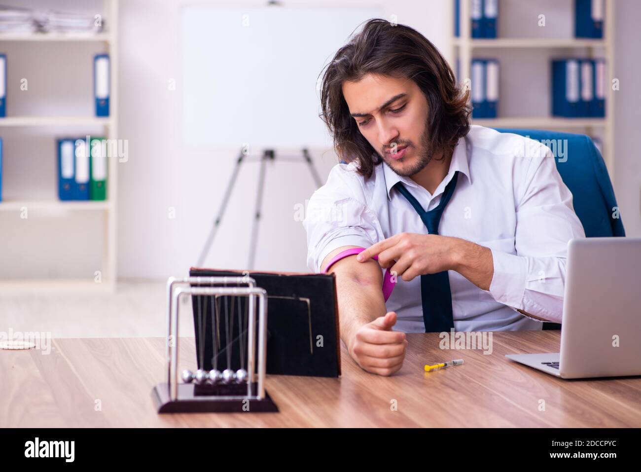 Drug addicted employee working in the office Stock Photo - Alamy Drug addicted employee working in the office Stock Photo - Alamy