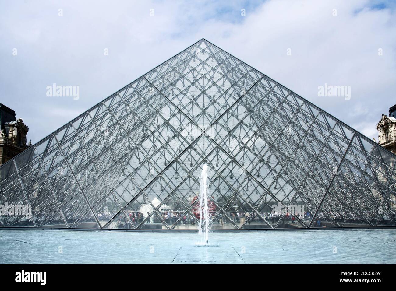 Inverted pyramid louvre museum hi-res stock photography and images - Alamy
