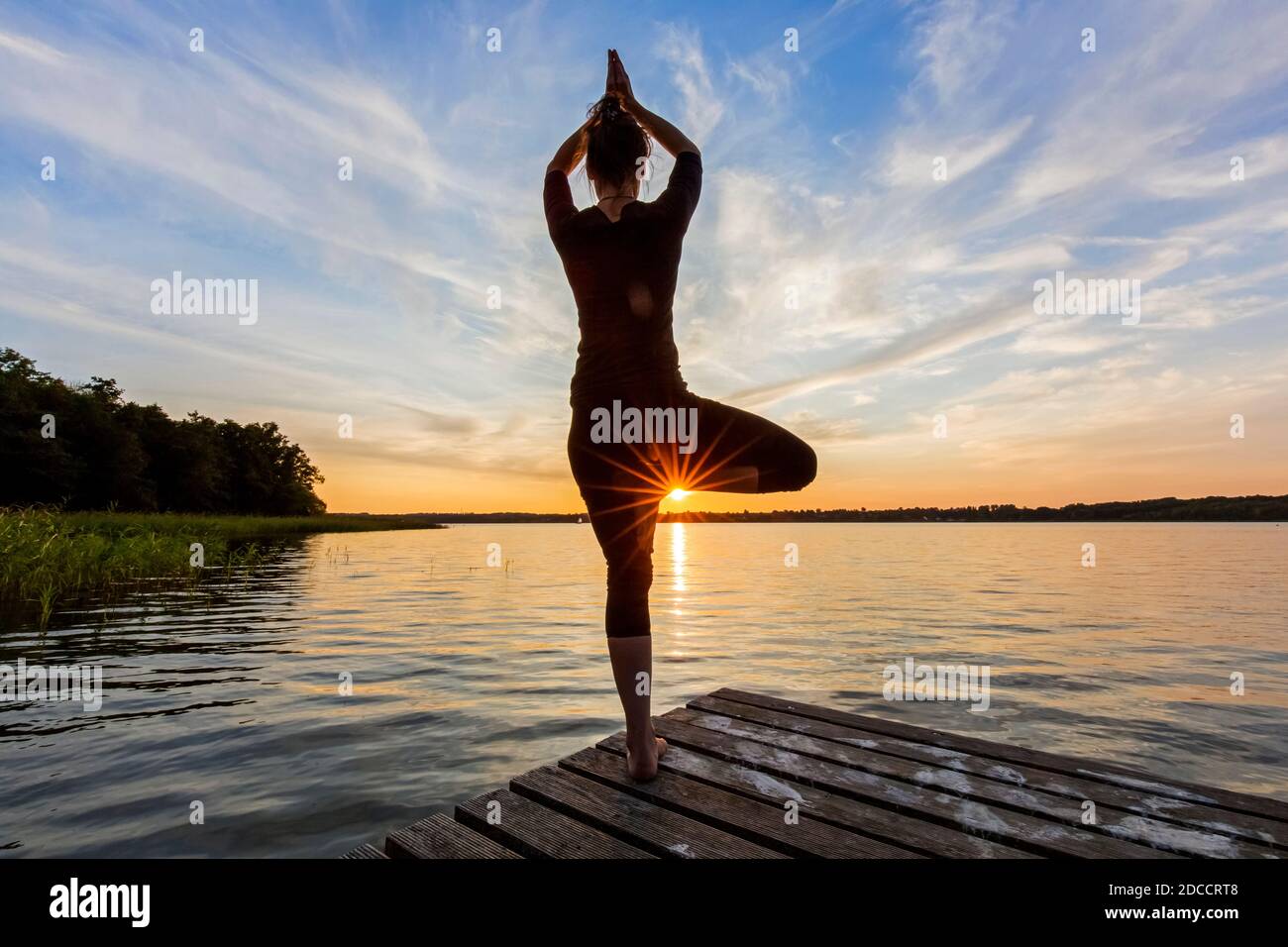 Single leg stand hi-res stock photography and images - Alamy
