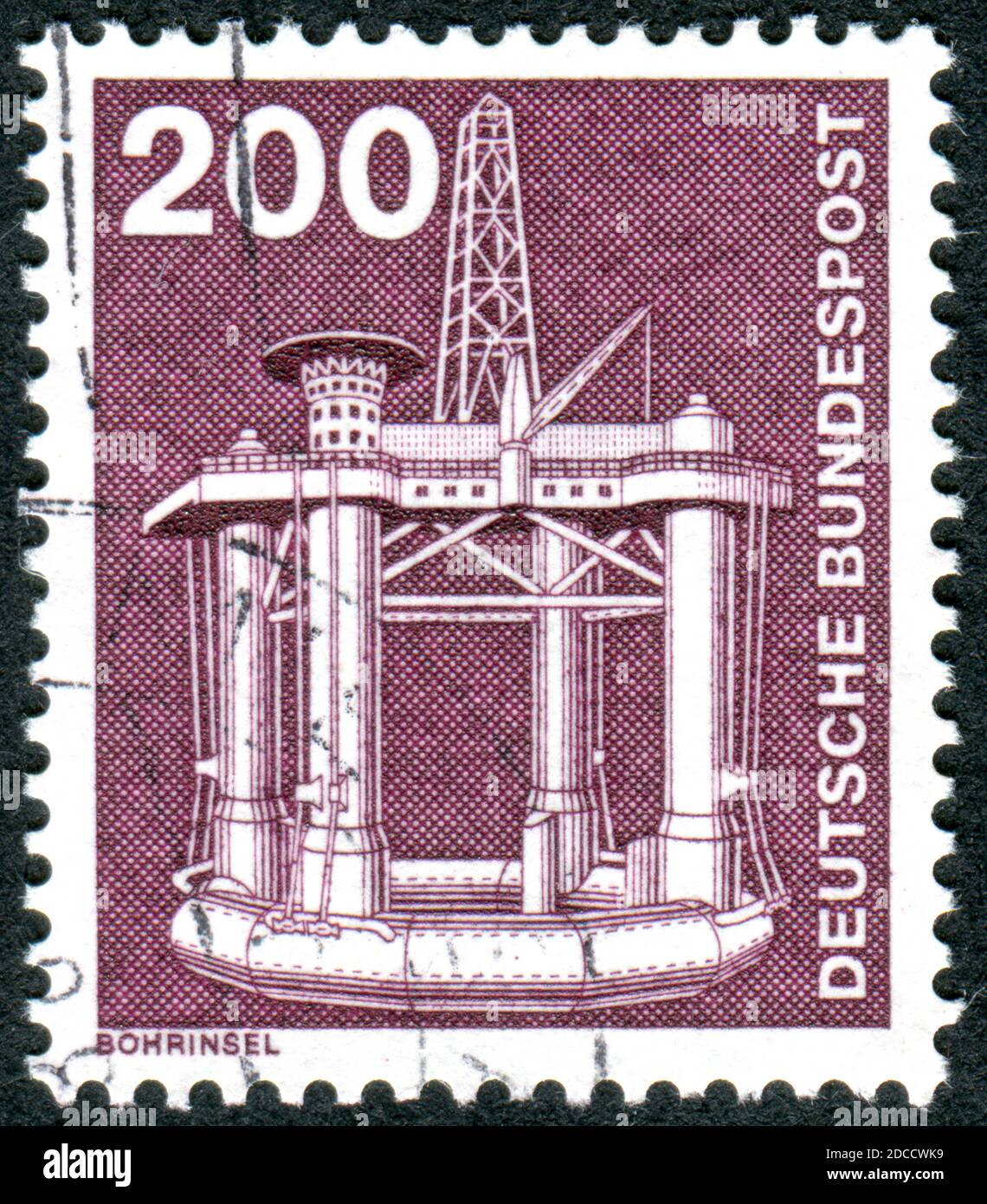 Offshore drilling rig hi-res stock photography and images - Alamy