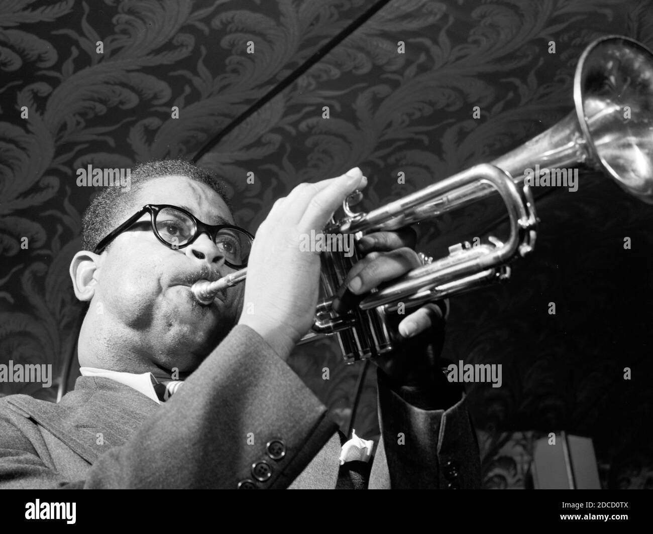 Dizzy gillespie with trumpet Black and White Stock Photos & Images - Alamy