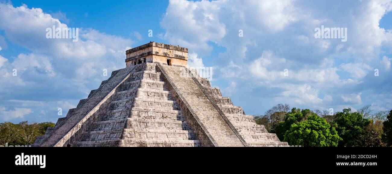 Pyramid kukulcan el castillo hi-res stock photography and images - Alamy