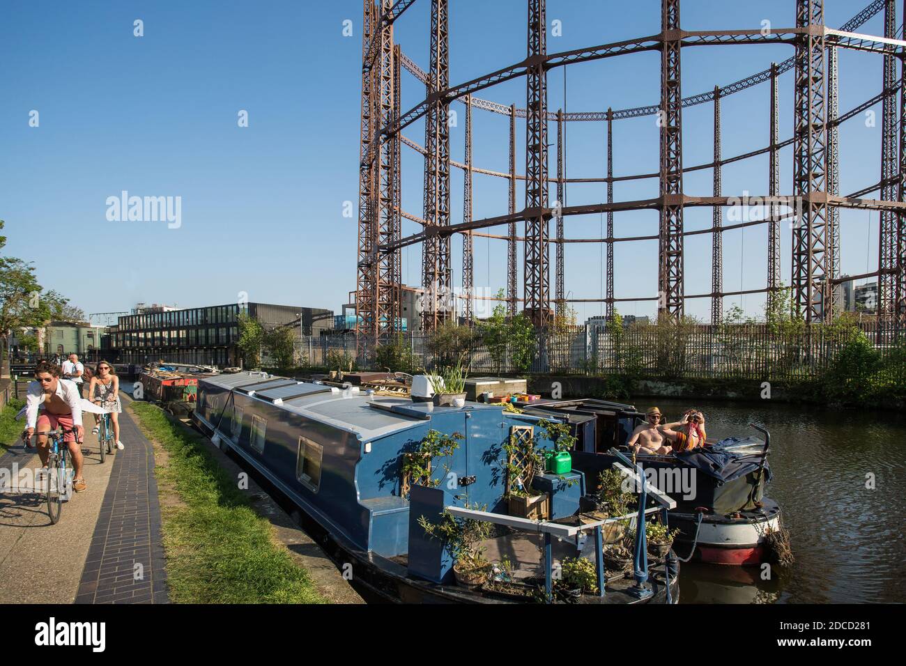 Victorian canal boat hi-res stock photography and images - Alamy