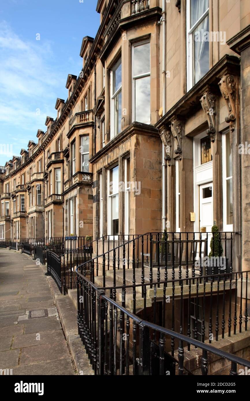 Traditional edinburgh tenement hi-res stock photography and images - Alamy