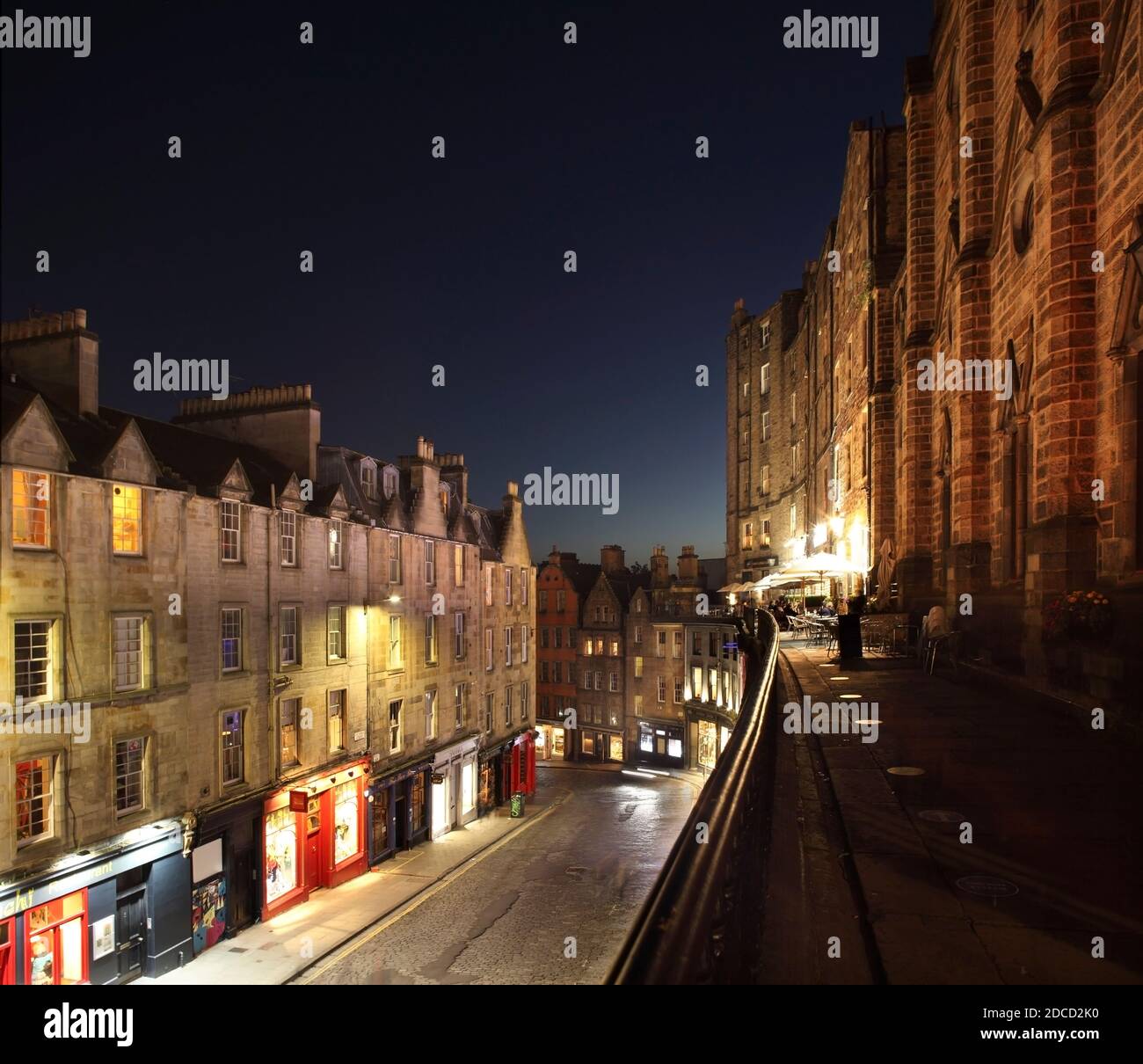 Shops and bars in Victoria Street, Edinburgh, Scotland Stock Photo - Alamy