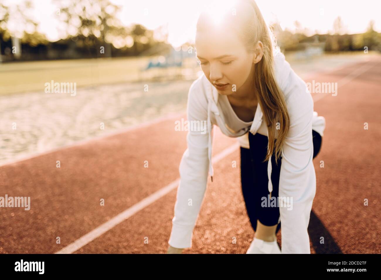 Female sprinter blocks hi-res stock photography and images - Alamy