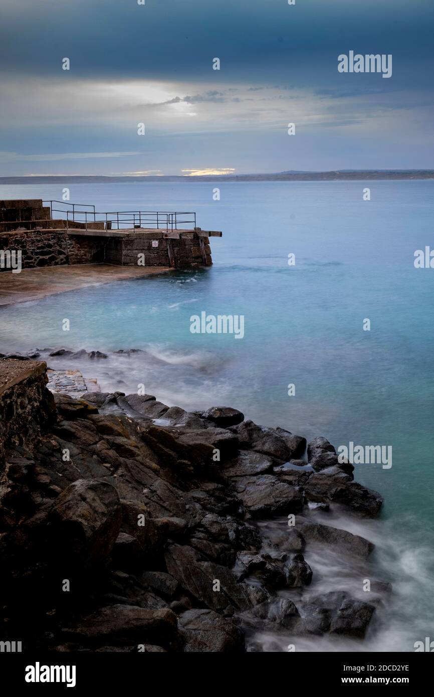 Harbours cornwall hi-res stock photography and images - Alamy