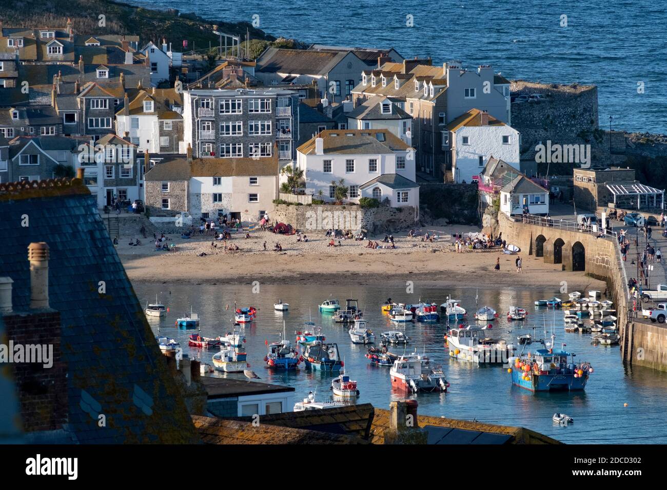 Harbours cornwall hi-res stock photography and images - Alamy