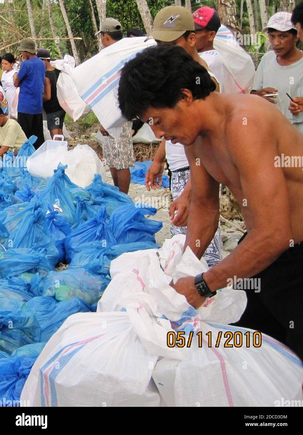 Kitchen Kits Distribution, Mentawai (5160028626 Stock Photo - Alamy