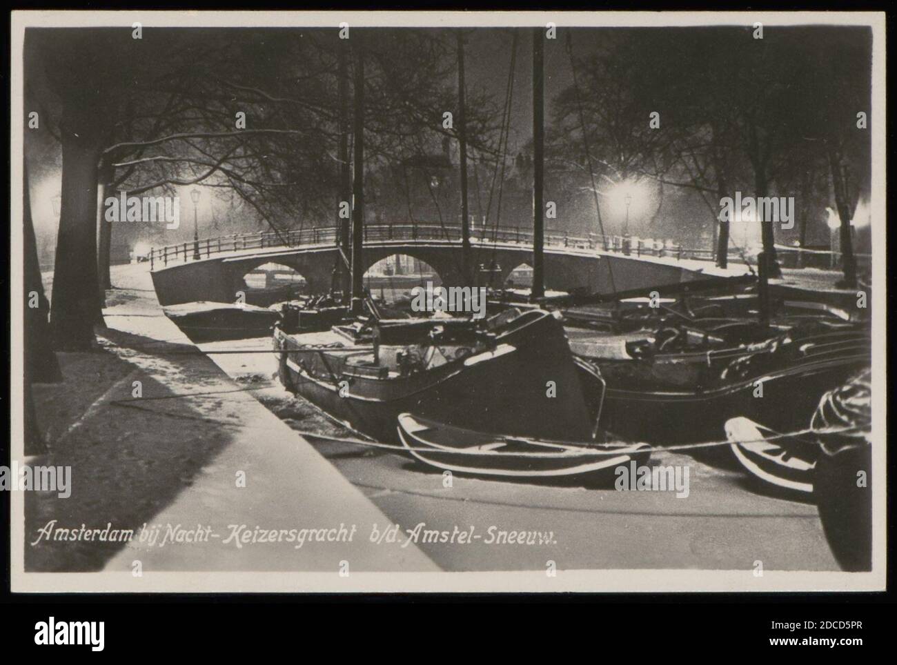 Keizersgracht bij de brug naar de Amstel. Uitgave I.V.A. foto Herman ...