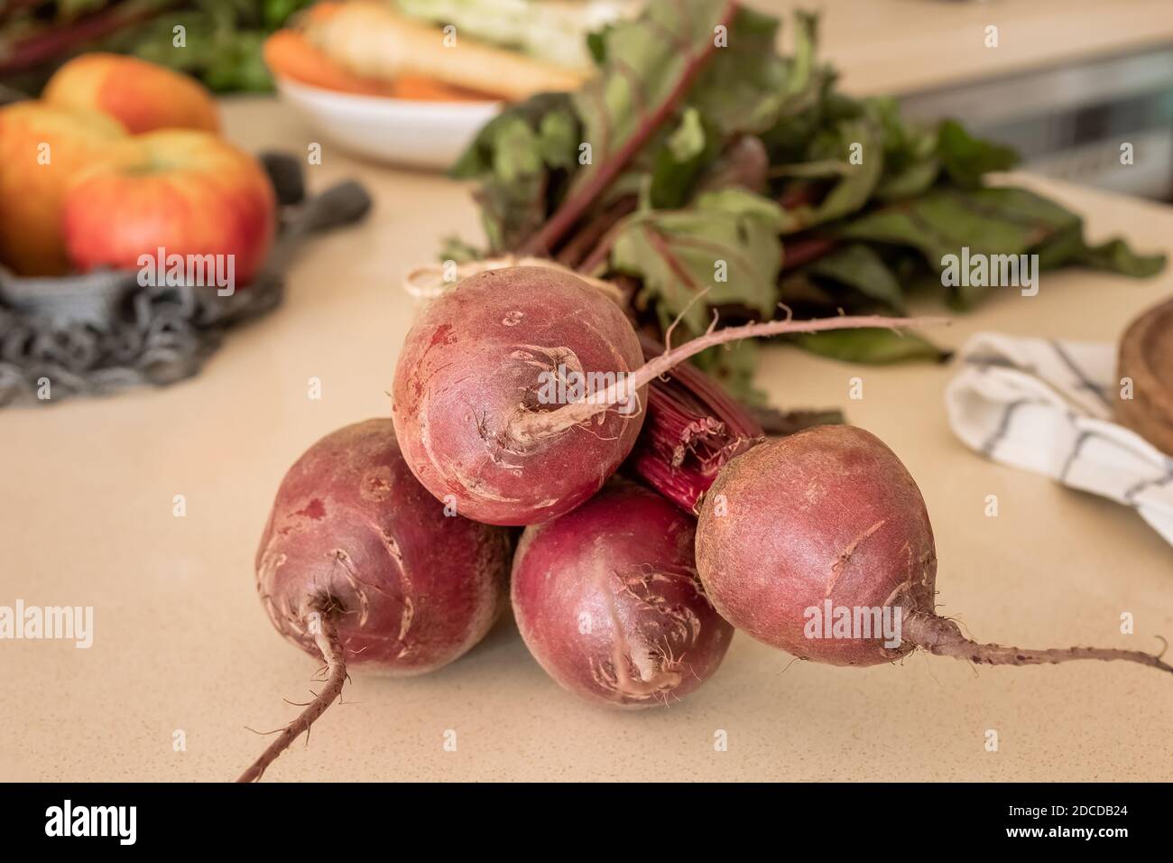 Whole red beets with leaves on a kitchen counter Stock Photo - Alamy