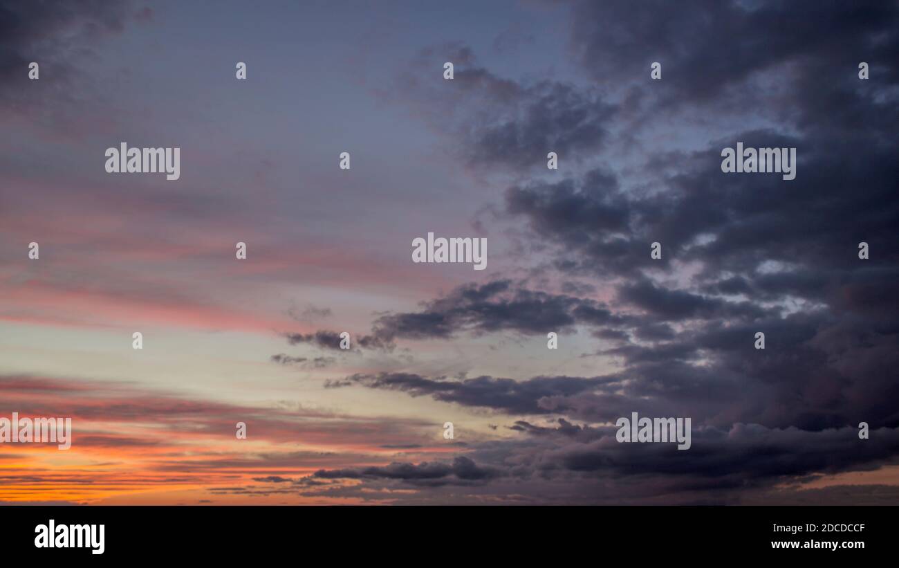 Sky sunset vast hi-res stock photography and images - Alamy