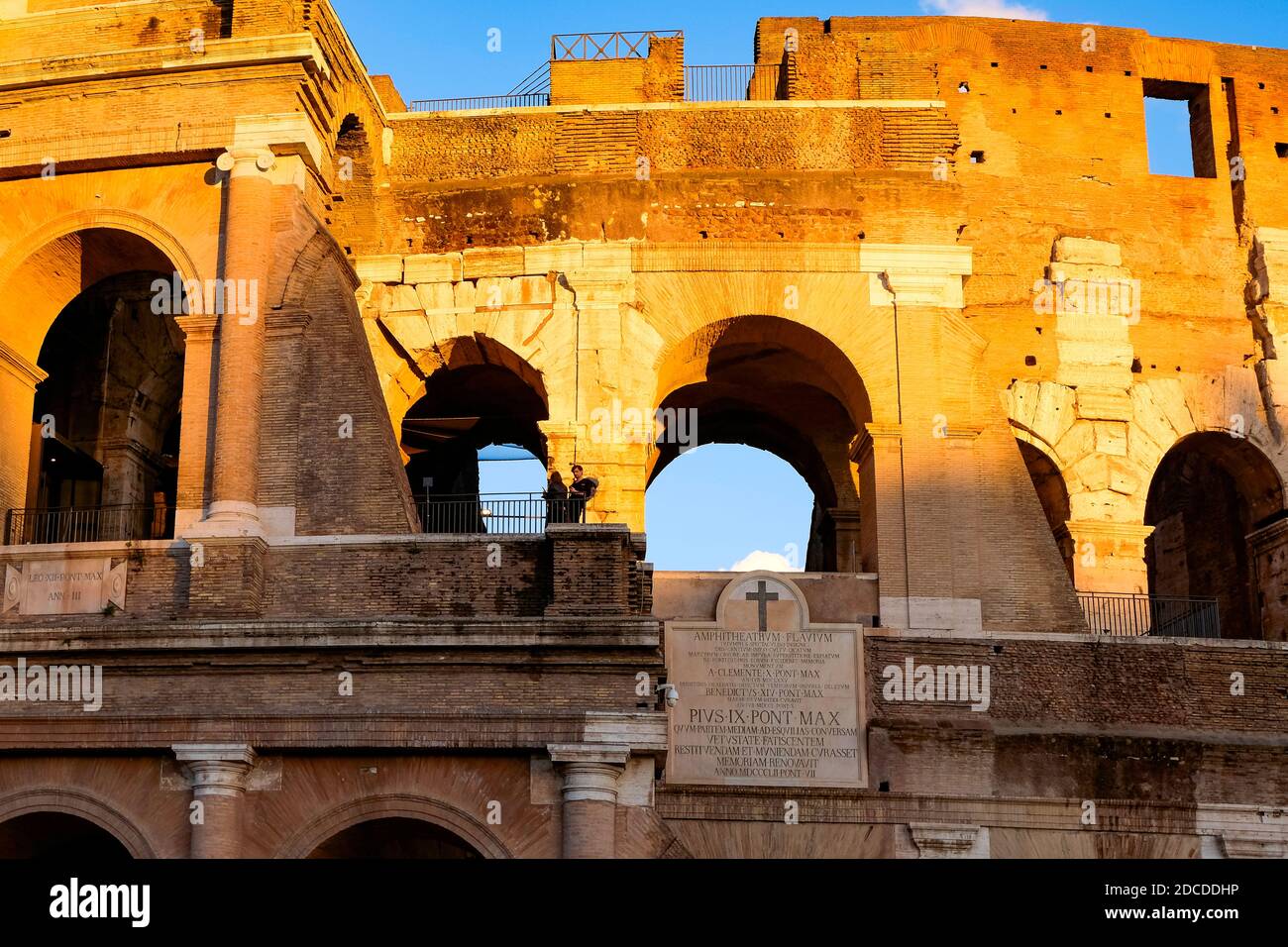 The Iconic Symbol of Imperial Roma - Colosseum at Sunset - oval Roman ...