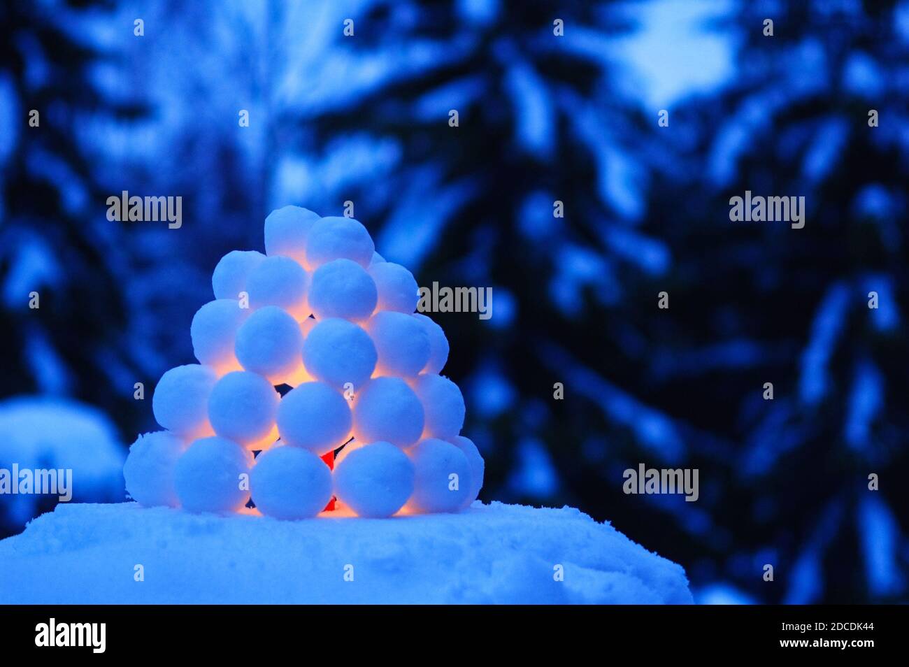 Lantern winter candlelight hi-res stock photography and images - Alamy