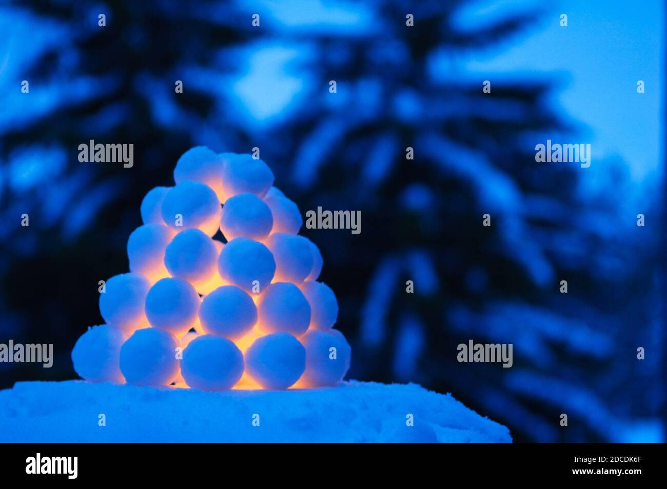 Lantern winter candlelight hi-res stock photography and images - Alamy