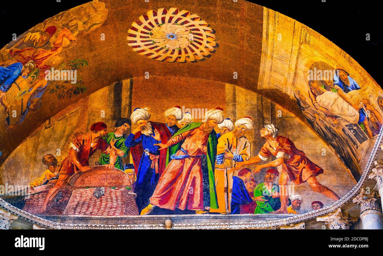Stealing St Mark's Body Mosaic Facade Saint Mark's Cathedral Venice ...
