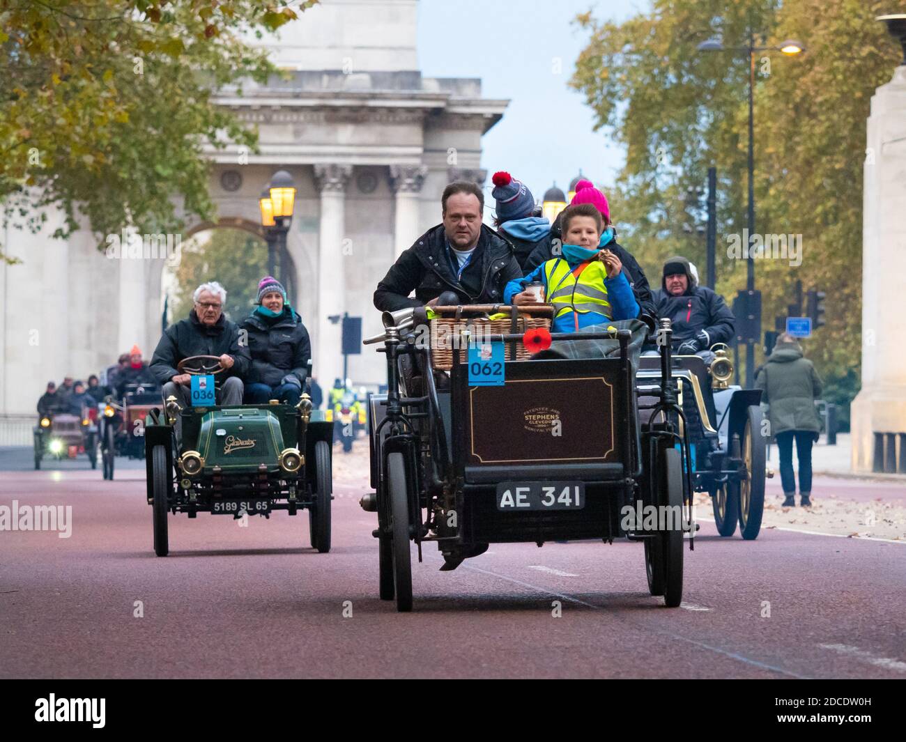 Stephens of Clevedon 1900 "Dogcart" at speed during the London to ...