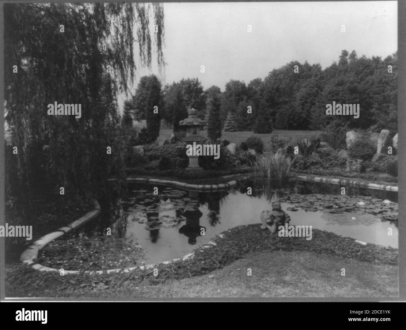 Katonah, Westchester County, New York, 1921. Lily pond and statuary in ...