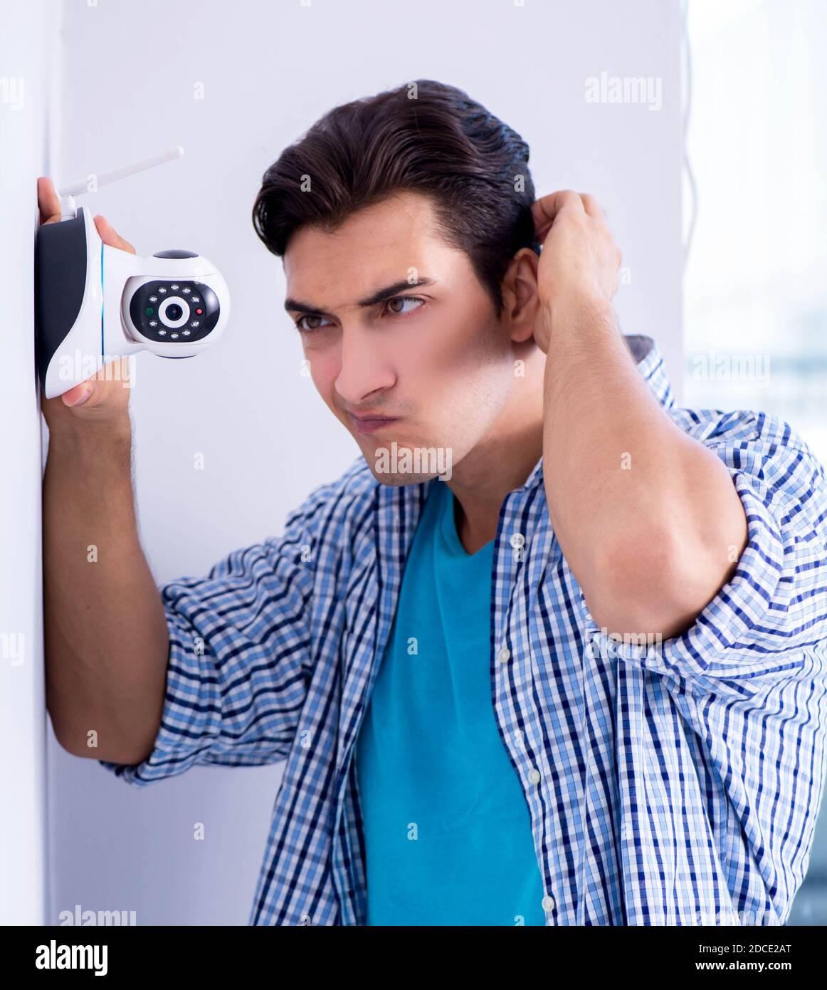 The man installing surveillance cctv cameras at home Stock Photo - Alamy