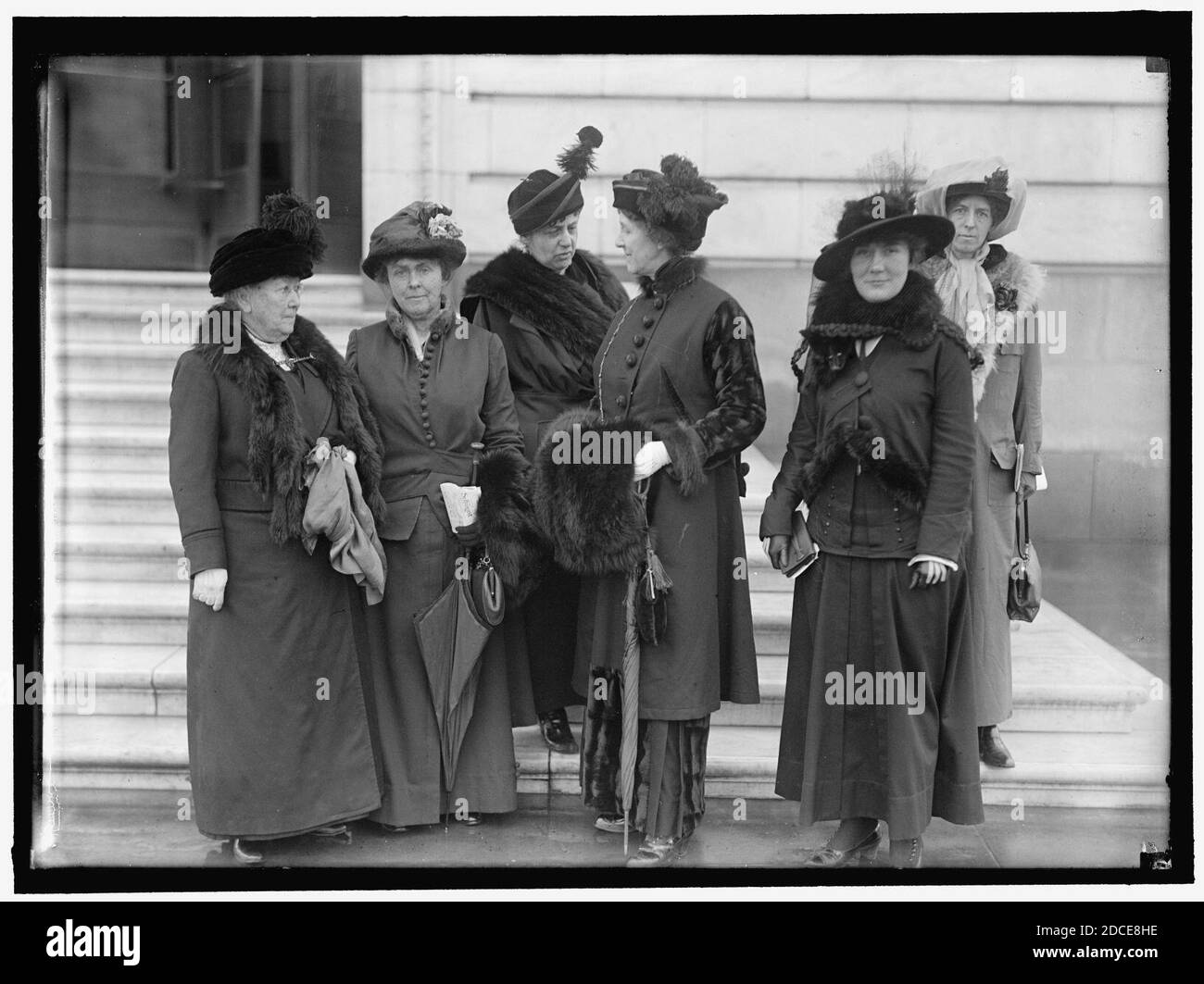 KENT, MRS. WILLIAM. WIFE OF REP. FROM CALIFORNIA. WOMAN SUFFRAGETTE ...