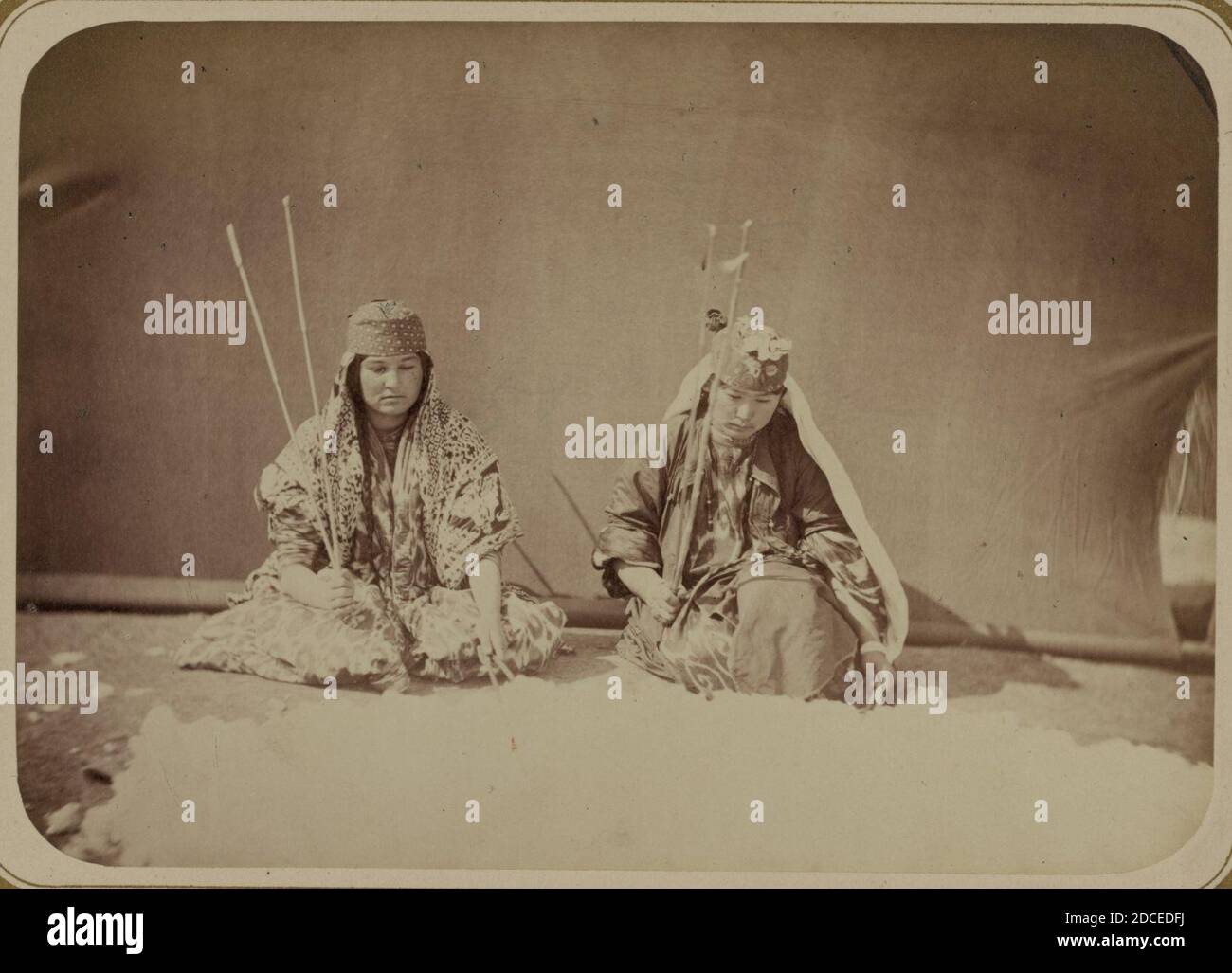 Khlopkovoe proizvodstvo. Razbivka vaty prut'iami (pakhta sazi Stock ...