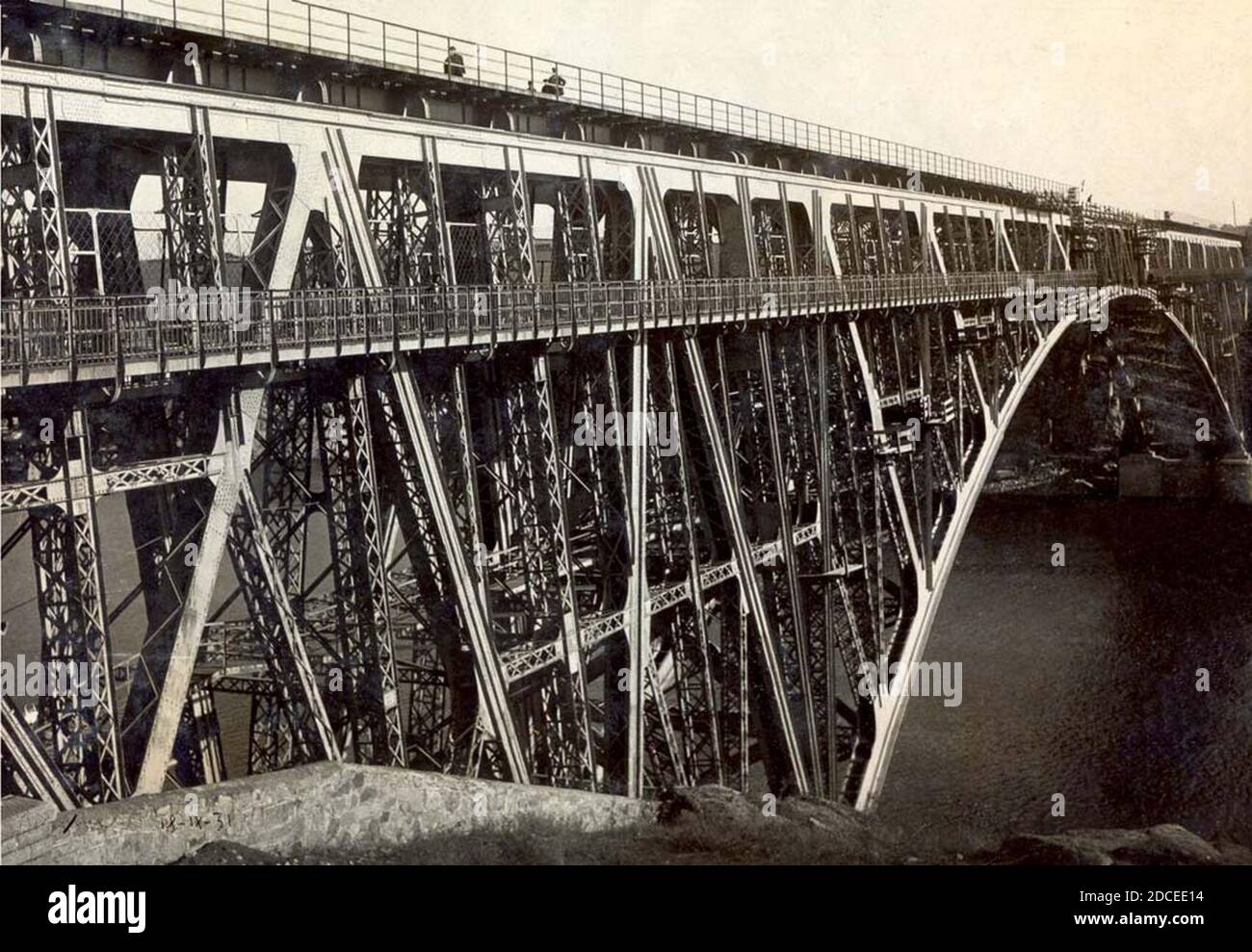Bridge dismantling hi-res stock photography and images - Alamy