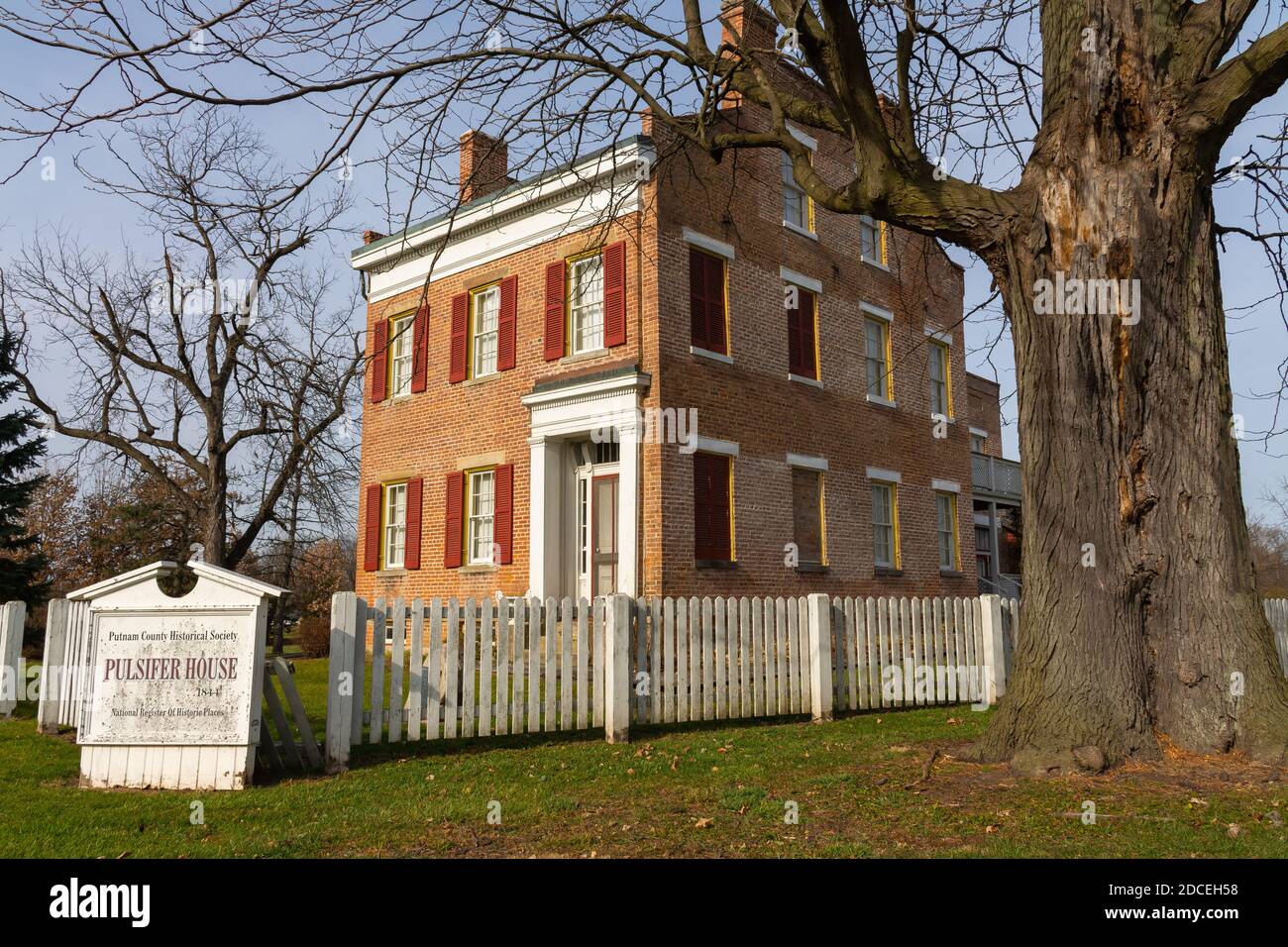Brick building exterior 1800s hi-res stock photography and images - Alamy