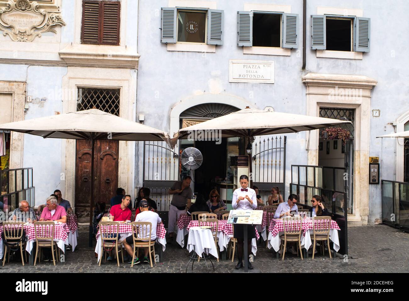 Cafe in Piazza della Rotunda in Rome Italy Stock Photo - Alamy