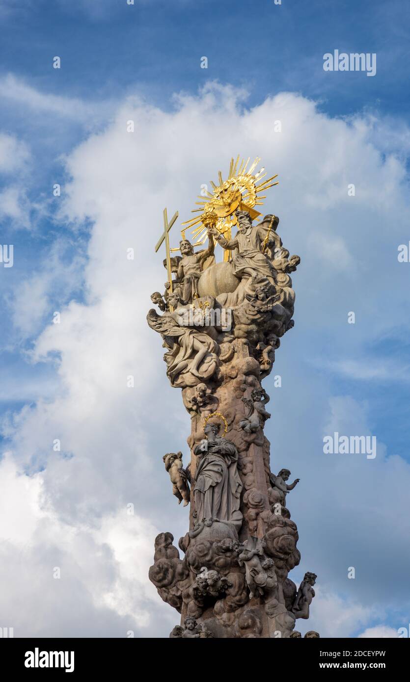 Holy trinity statue hi-res stock photography and images - Alamy