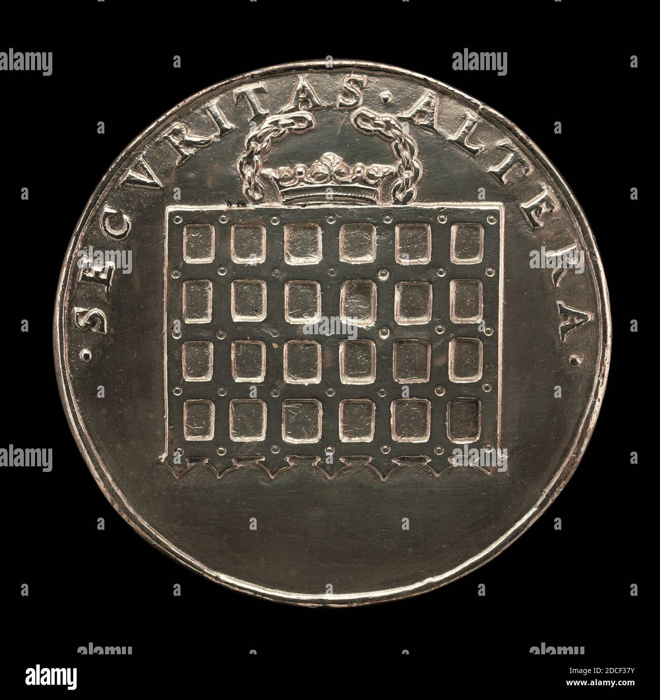 Tudor portcullis crowned hi-res stock photography and images - Alamy