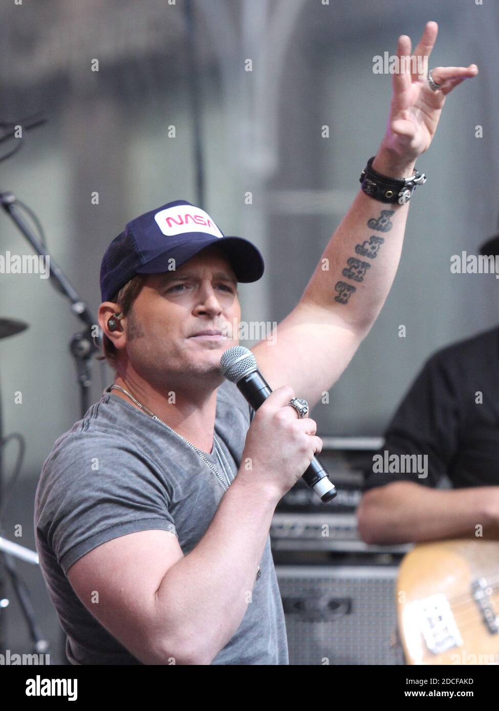 Jerrod Niemann performing on "FOX & Friends" All-American Summer ...