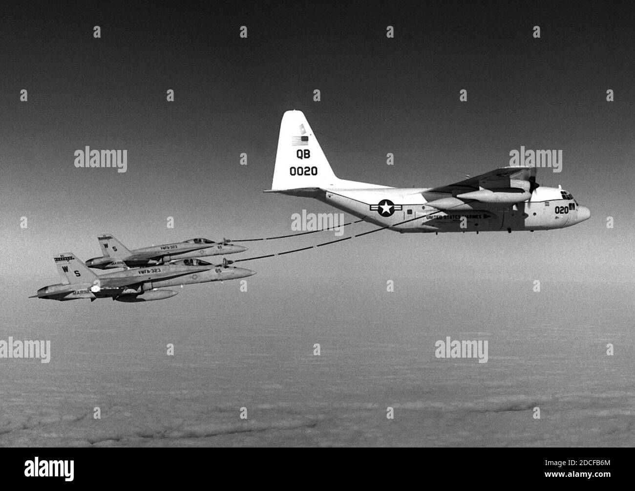 KC-130R VMGR-352 refueling VMFA-323 F-18As 1986 Stock Photo - Alamy