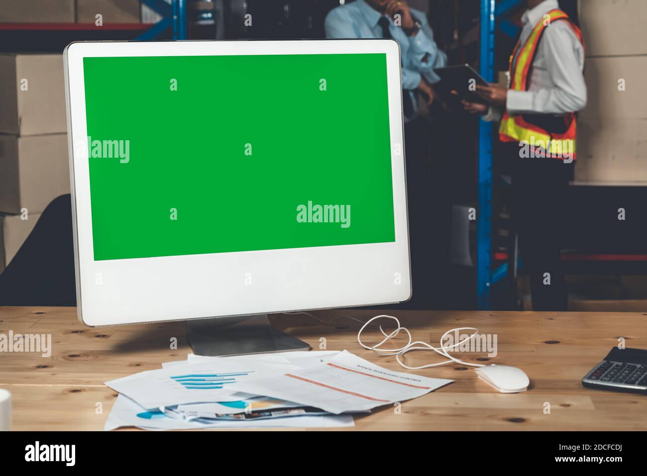 Computer screen in distribution warehouse hi-res stock photography and ...