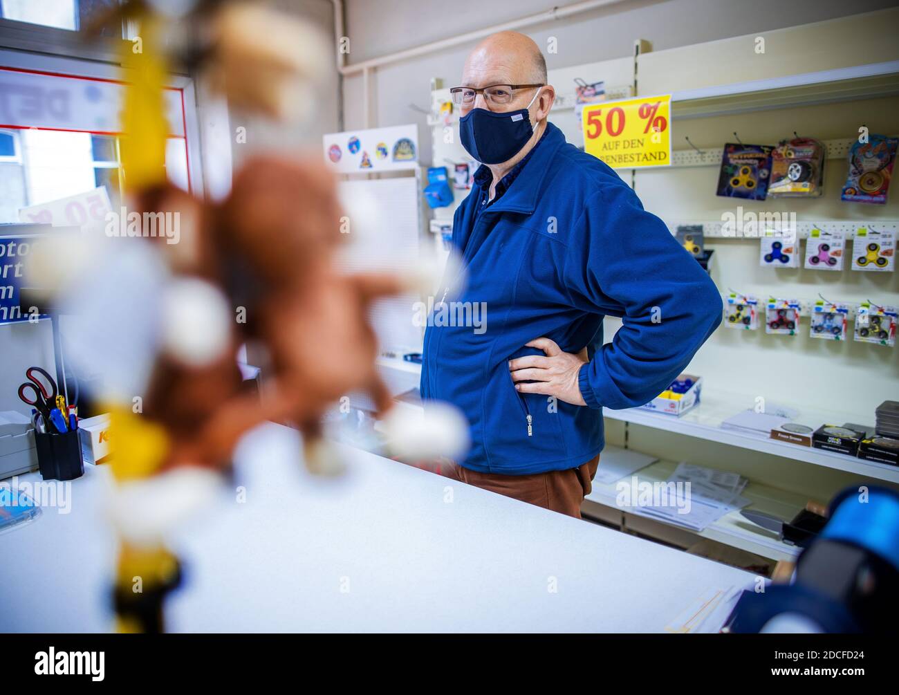 Toy store empty shelves hi-res stock photography and images - Alamy