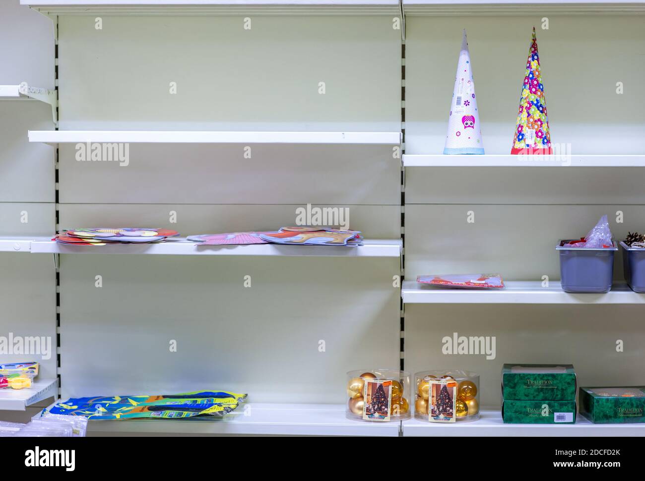 Toy store empty shelves hi-res stock photography and images - Alamy