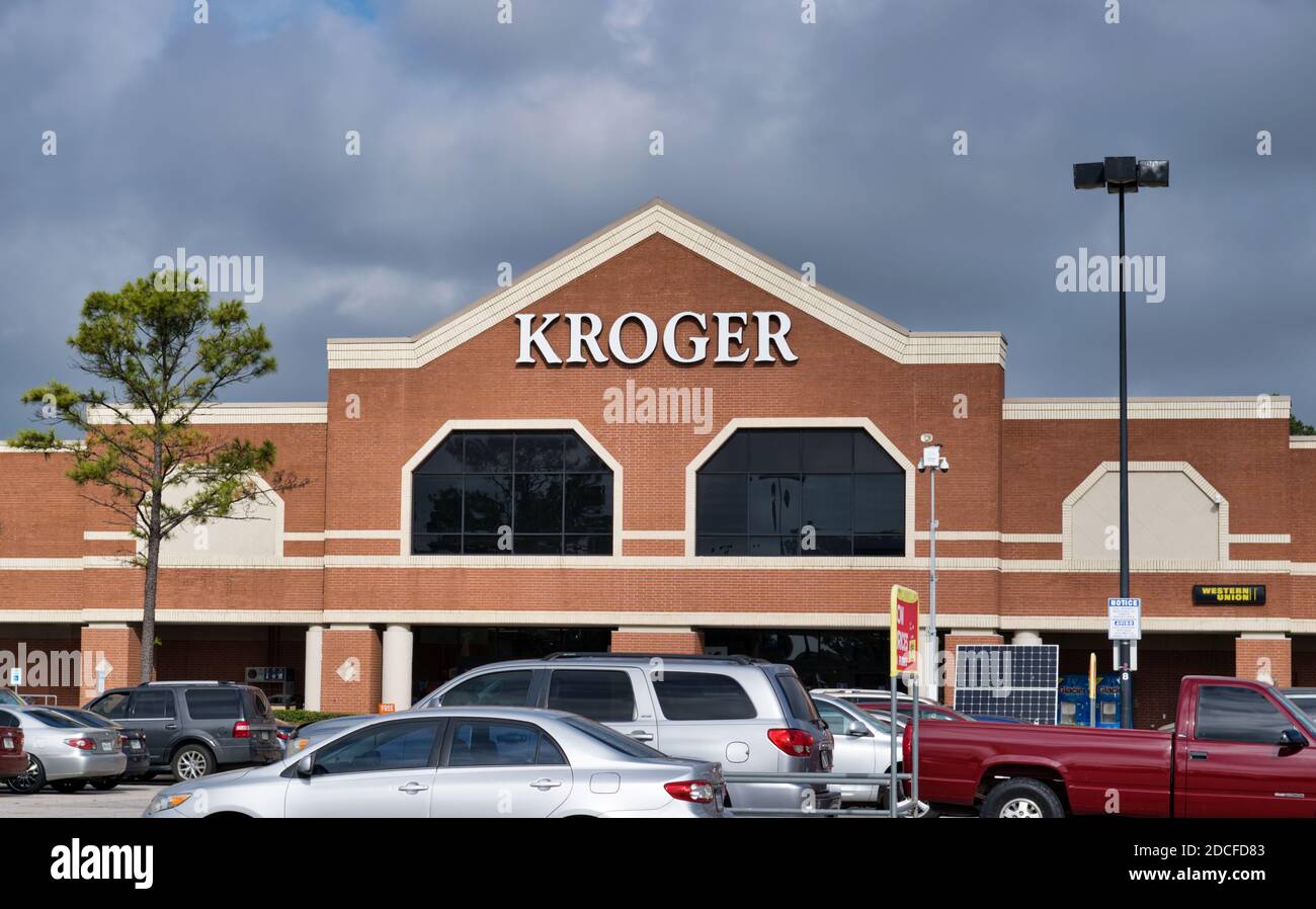 Houston, Texas/USA 10/23/2020: Kroger storefront with vehicles in ...
