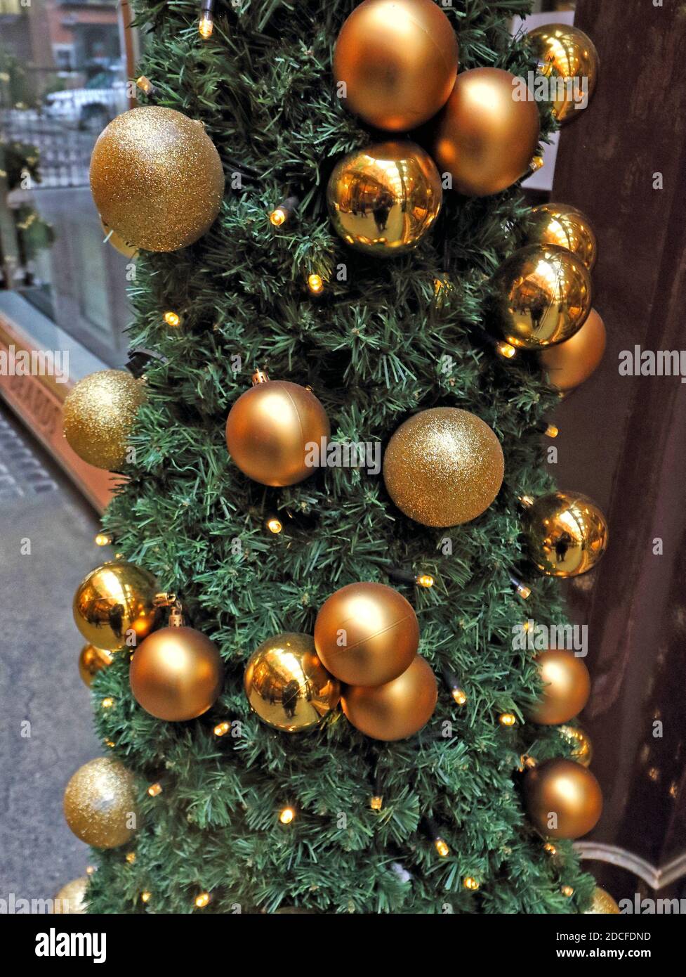 Victorian era shopping arcade hi-res stock photography and images - Alamy