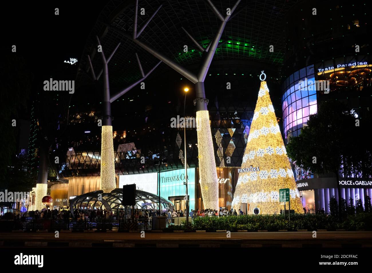 Christmas tree huge toys hi-res stock photography and images - Alamy