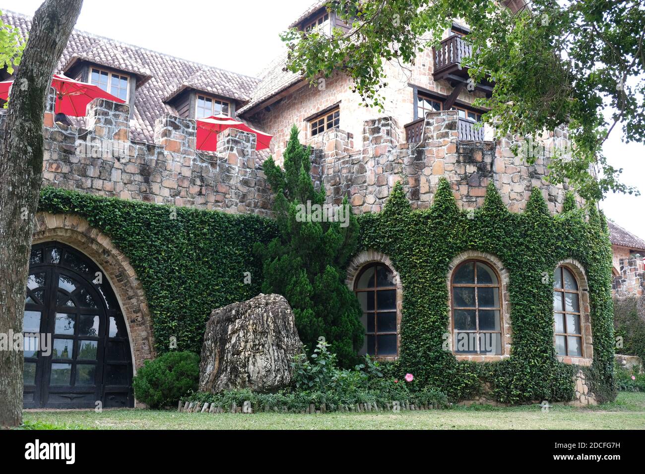 A vine covered mansion Stock Photo - Alamy