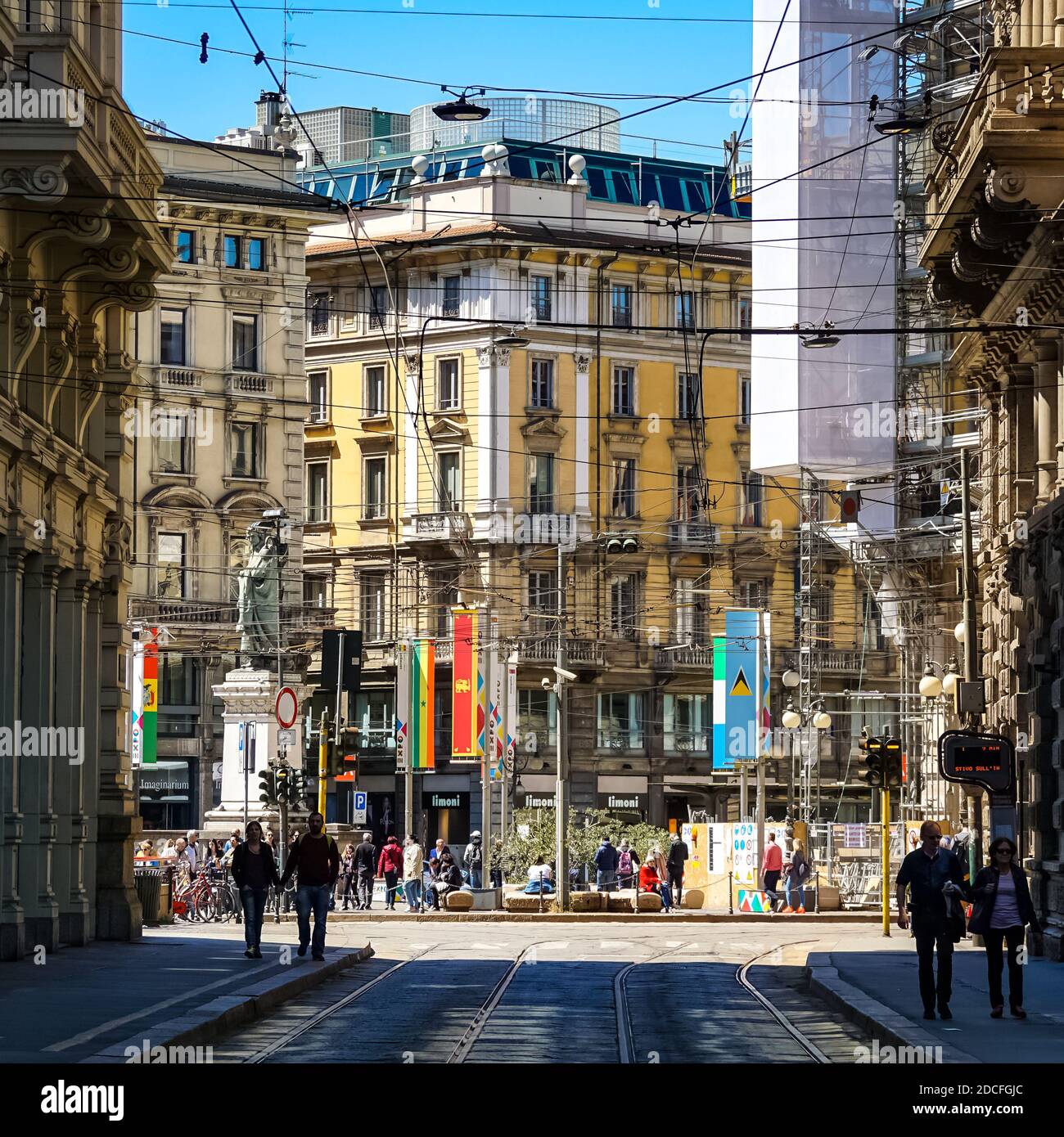 Milan street view hi-res stock photography and images - Alamy