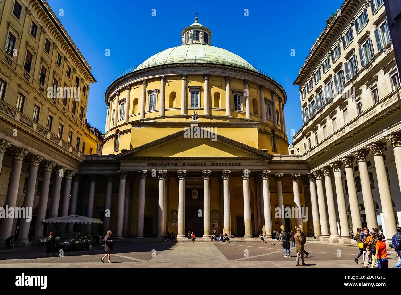 Old trams milan hi-res stock photography and images - Alamy