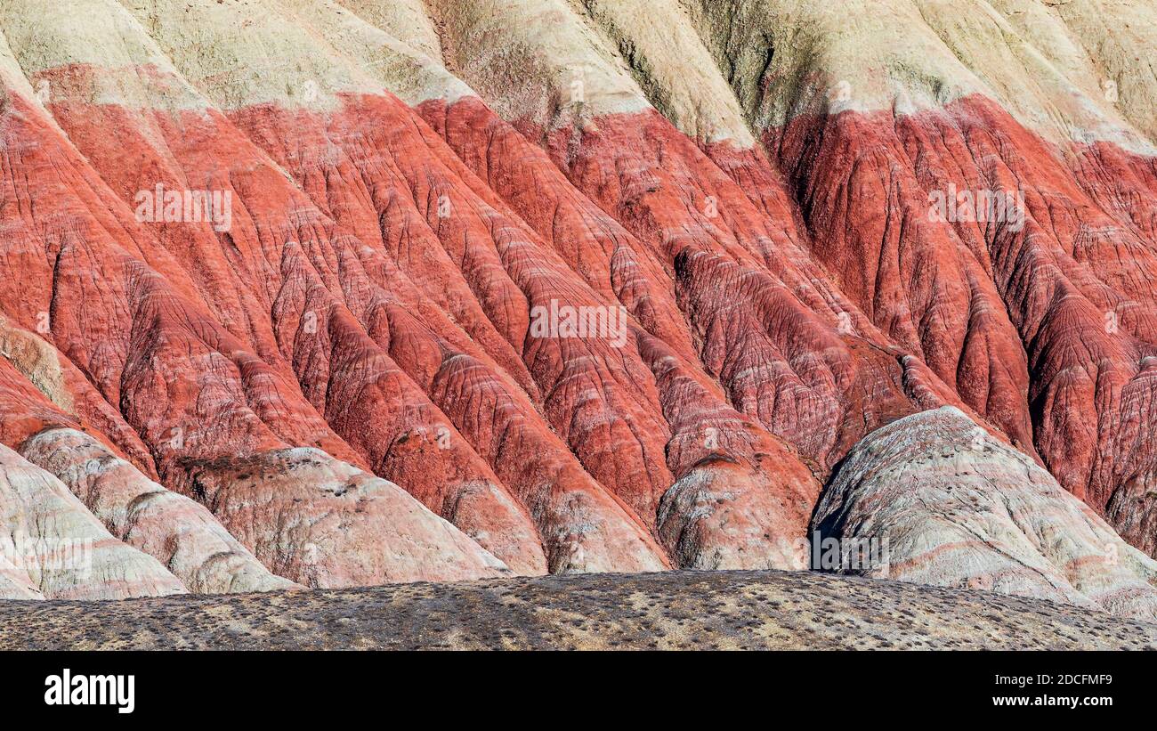 Amazingly beautiful patterns of red mountains Stock Photo - Alamy