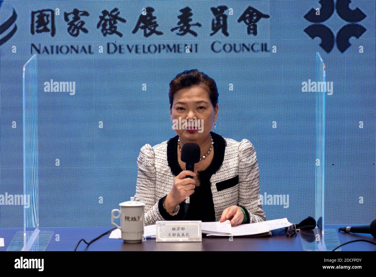 Wang mei hua hi-res stock photography and images - Alamy