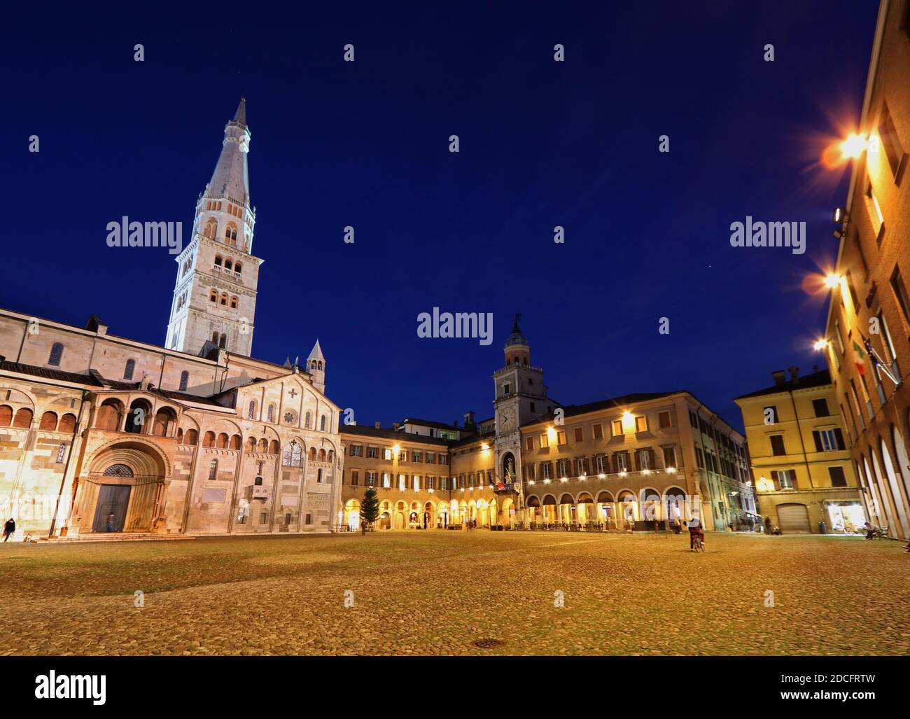 Modena, night view of Piazza Grande, Modena city, Duomo and Ghirlandina ...
