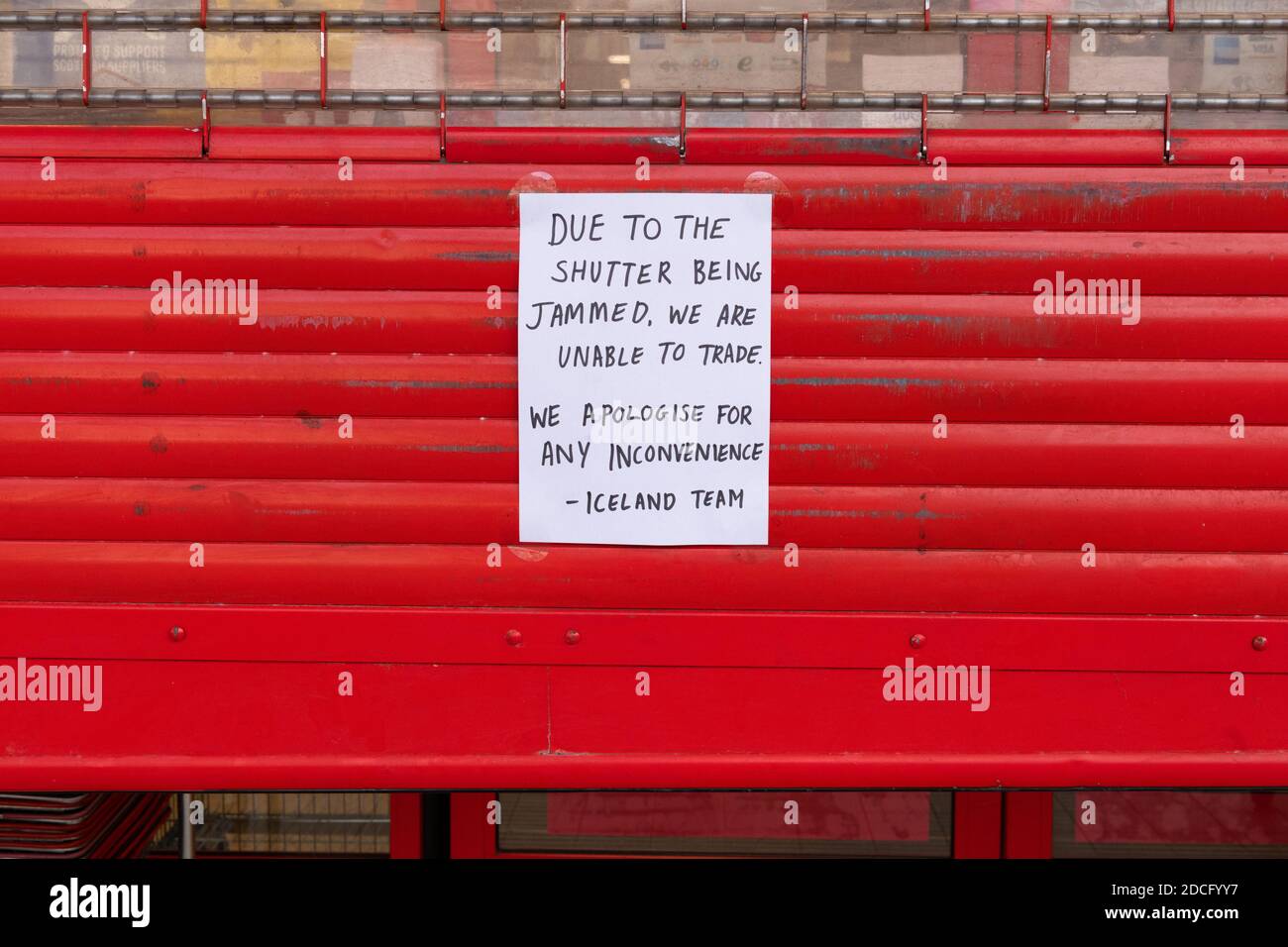 Stuck shutter hi-res stock photography and images - Alamy