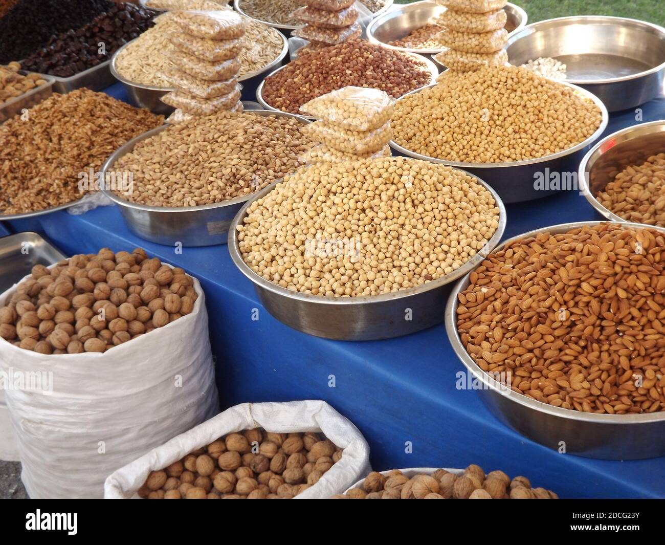 Marche fruits et legumes hi-res stock photography and images - Alamy
