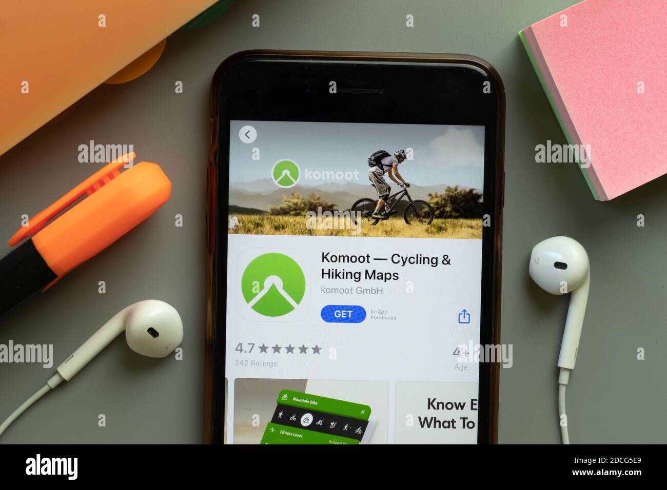 New York, United States - 7 November 2020: Komoot app store logo on ...