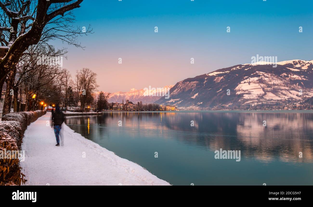 Zell am See in winter evening. Esplanade along Lake Zell, blurred ...