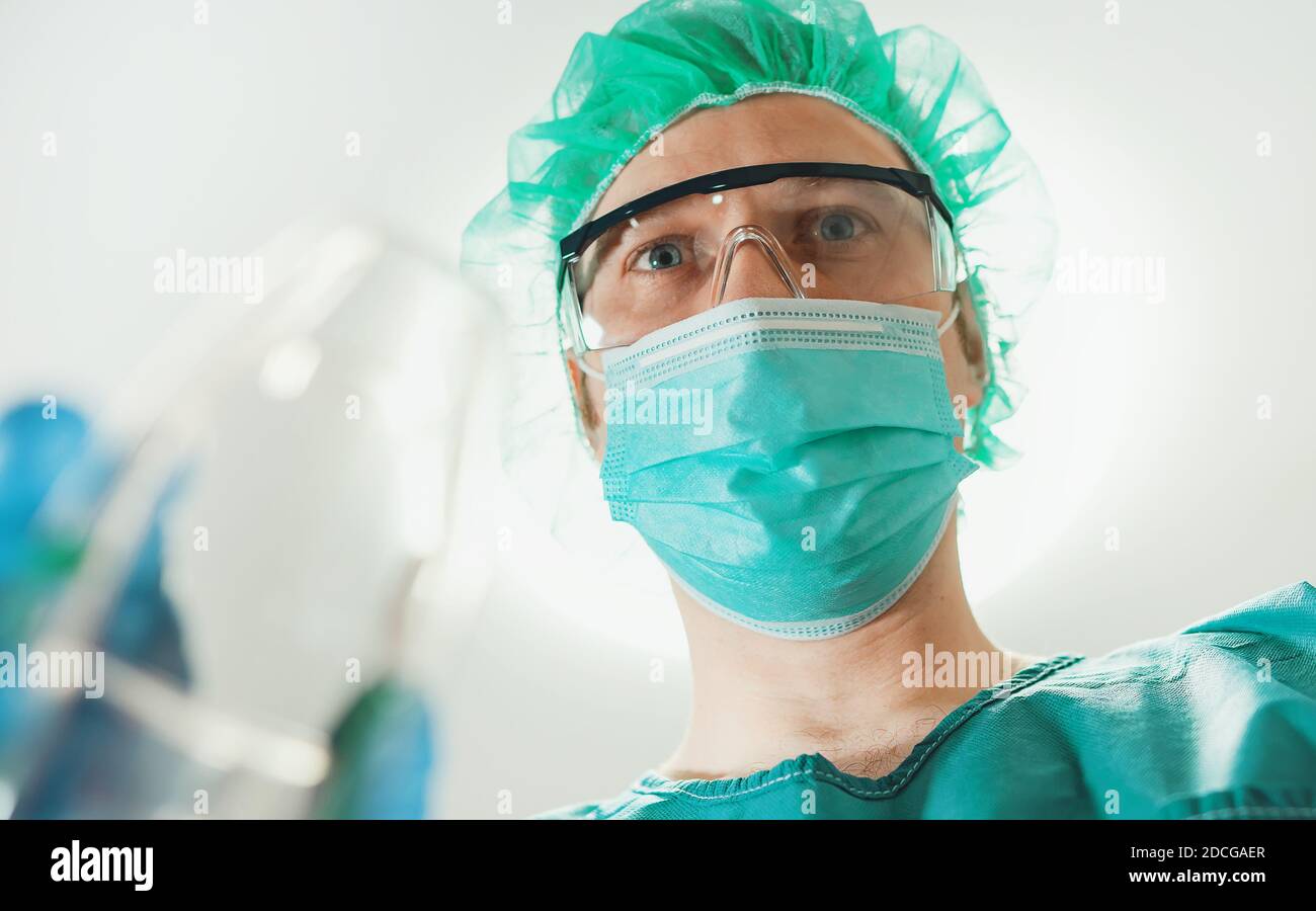 Anesthesiologist hi-res stock photography and images - Alamy