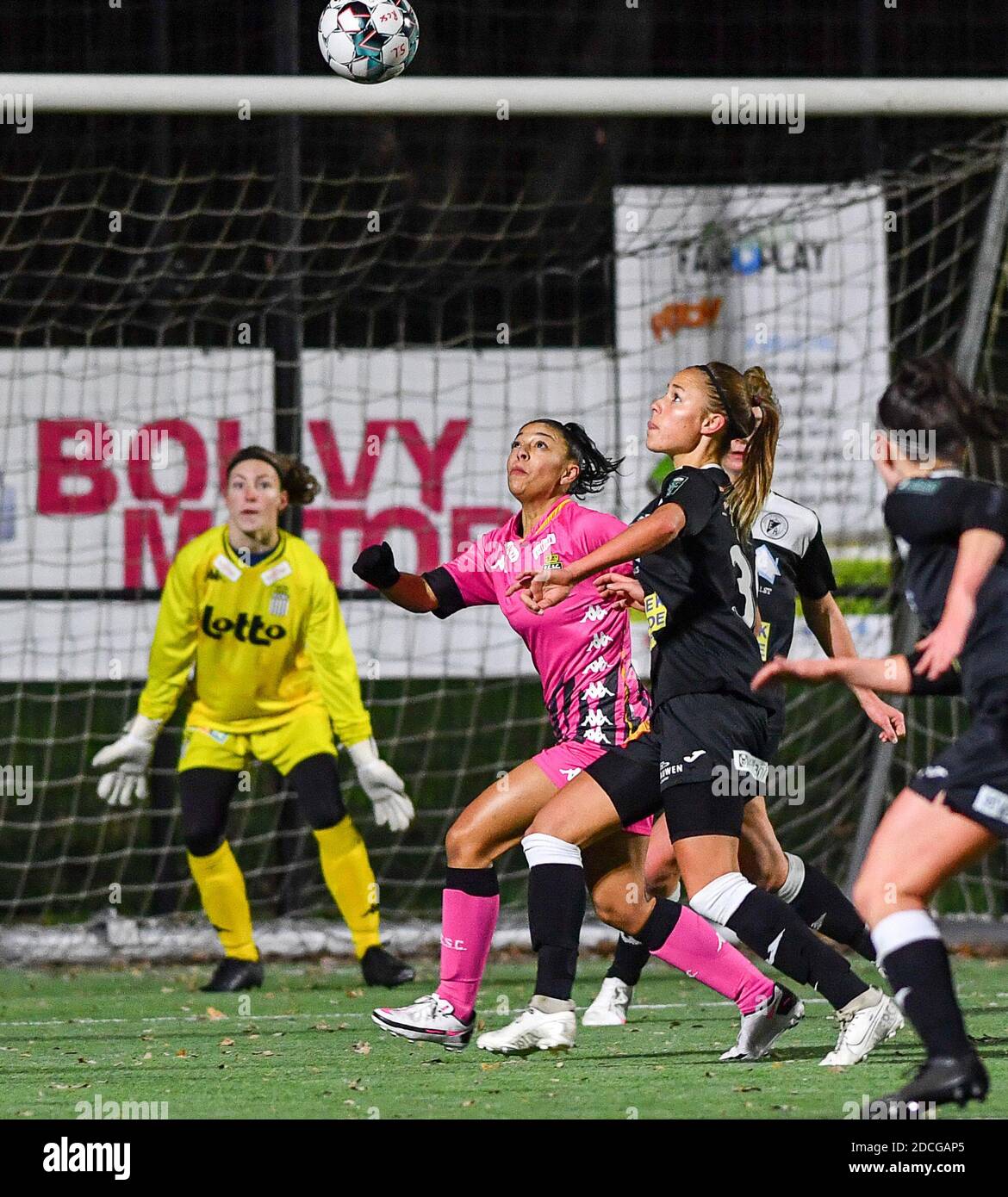 duel pictured between Aalst's Daisy Baudewijns and Jessica Silva ...